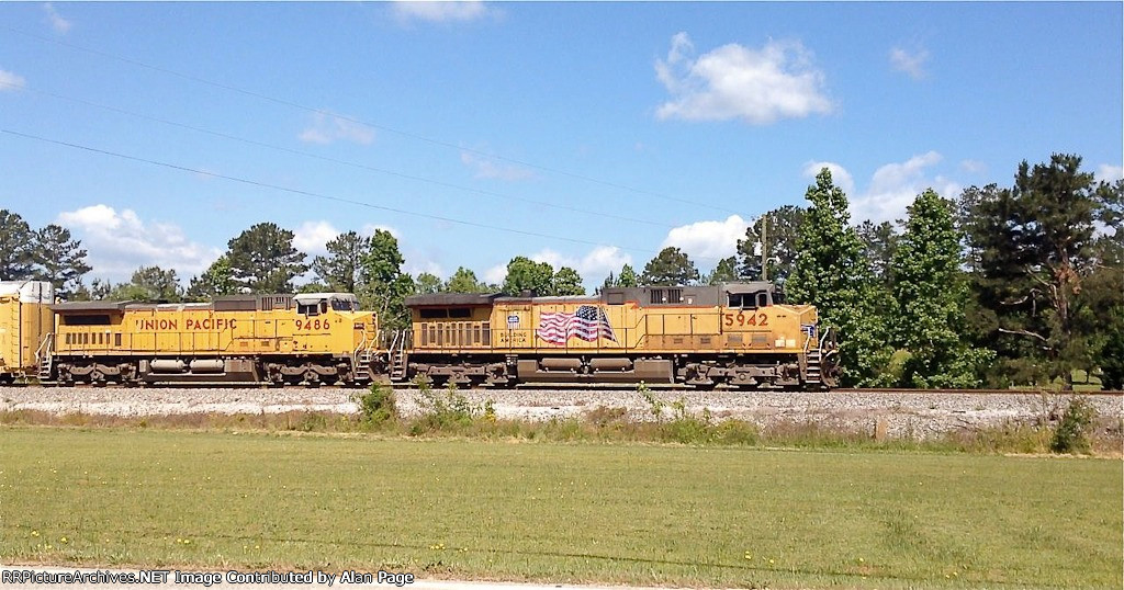 UP AC44CWCTE 5942 and C41-8W 9486